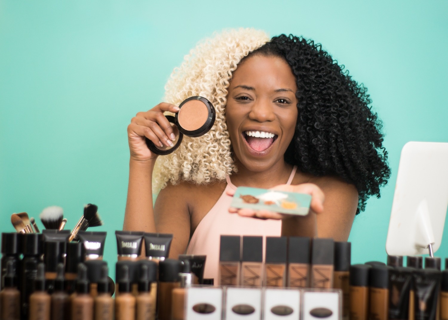 Curso ONLINE de Automaquiagem Para Pele Negra - online - Sympla